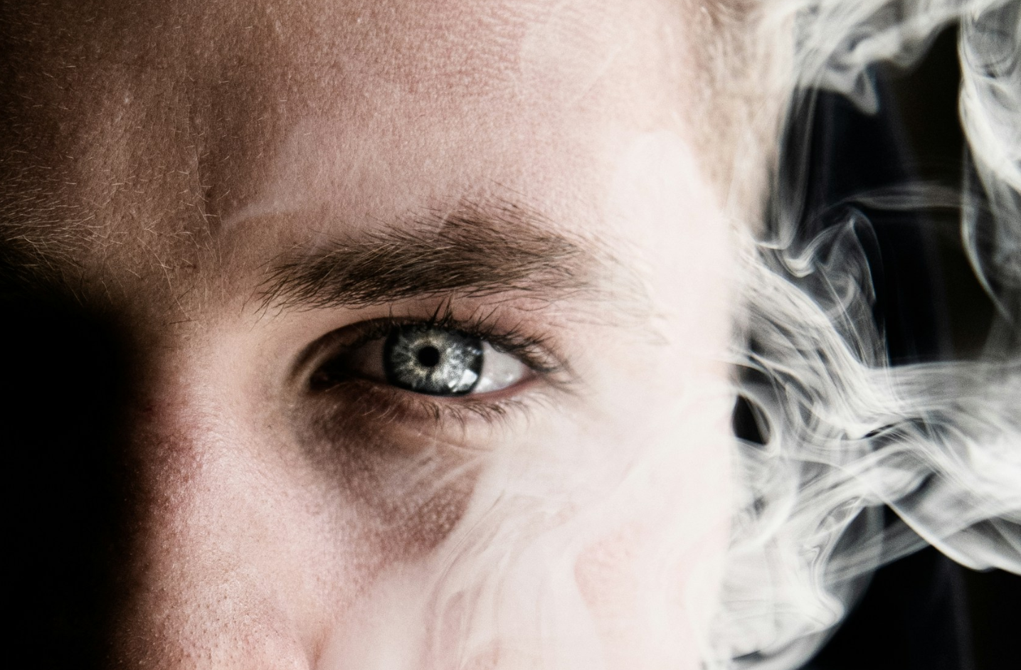 Understanding the Links Between Eye Disease and Smoking | daysoft